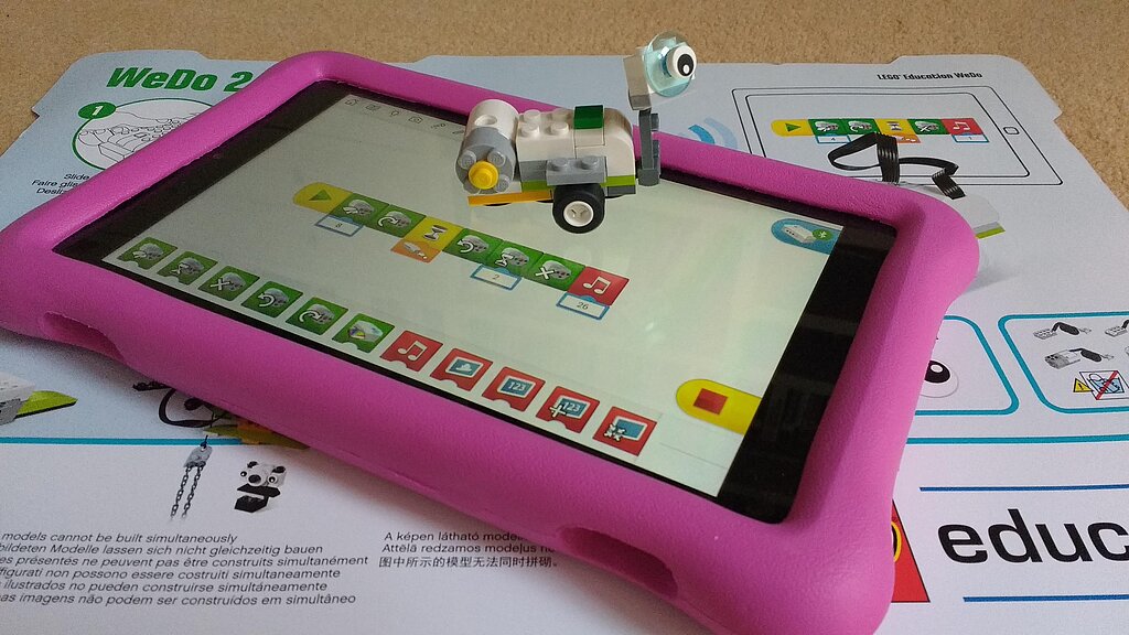 23.10.2021 - Kleine LEGO-Roboter bauen und programmieren